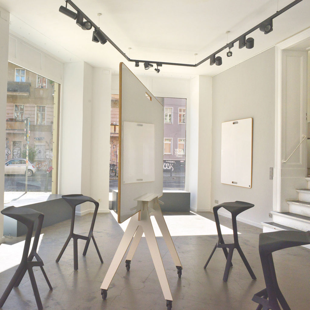 Design Whiteboards ab 3.5 kg mit Korkrand - made in Berlin